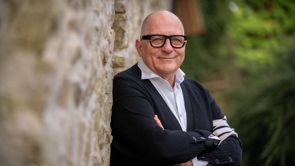 Beloved TV presenter and host passes away suddenly at 68 - THEOFFBEAT24